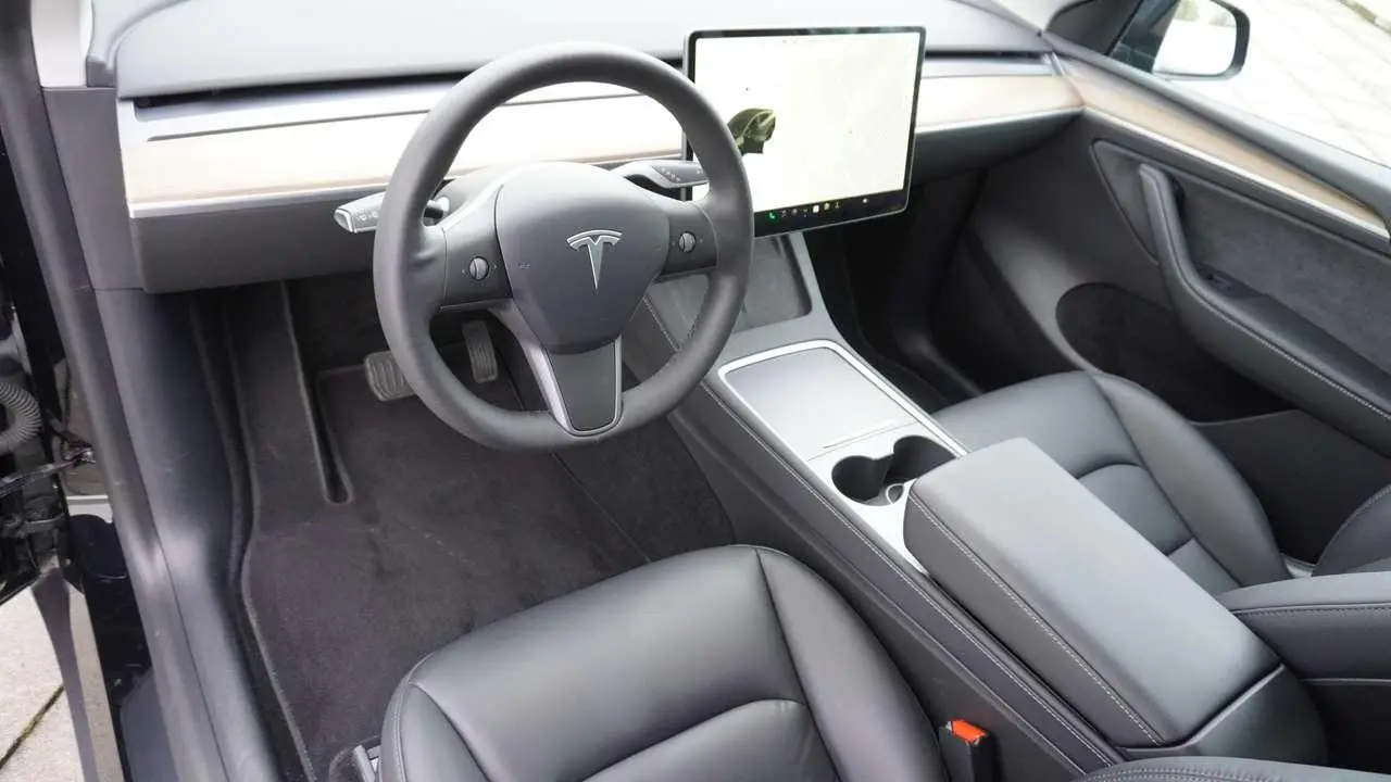 Tesla Model Y- 2021 - Engin Motors
